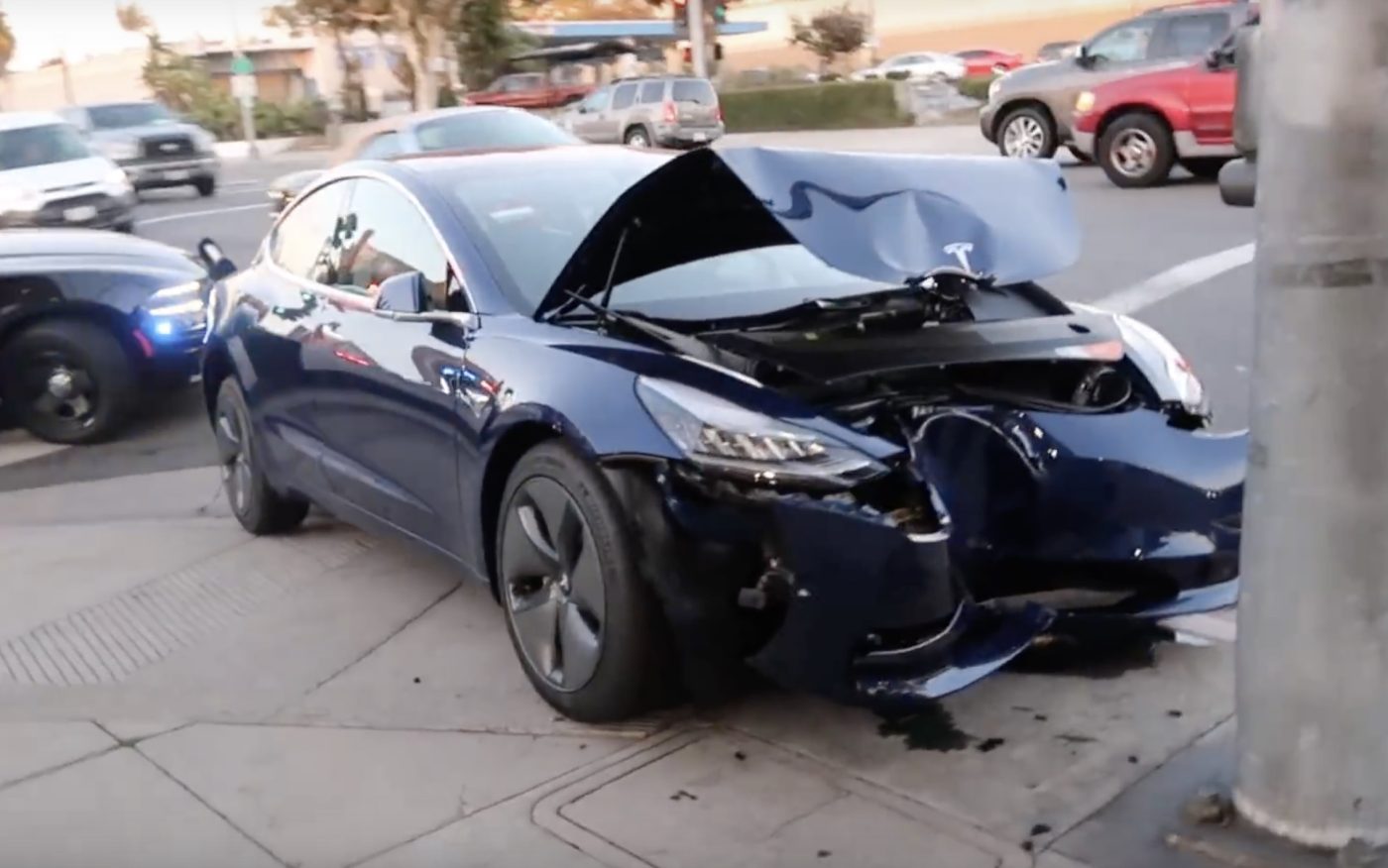 Tesla Model 3 Crash-Bilder – Der letzte Führerscheinneuling…