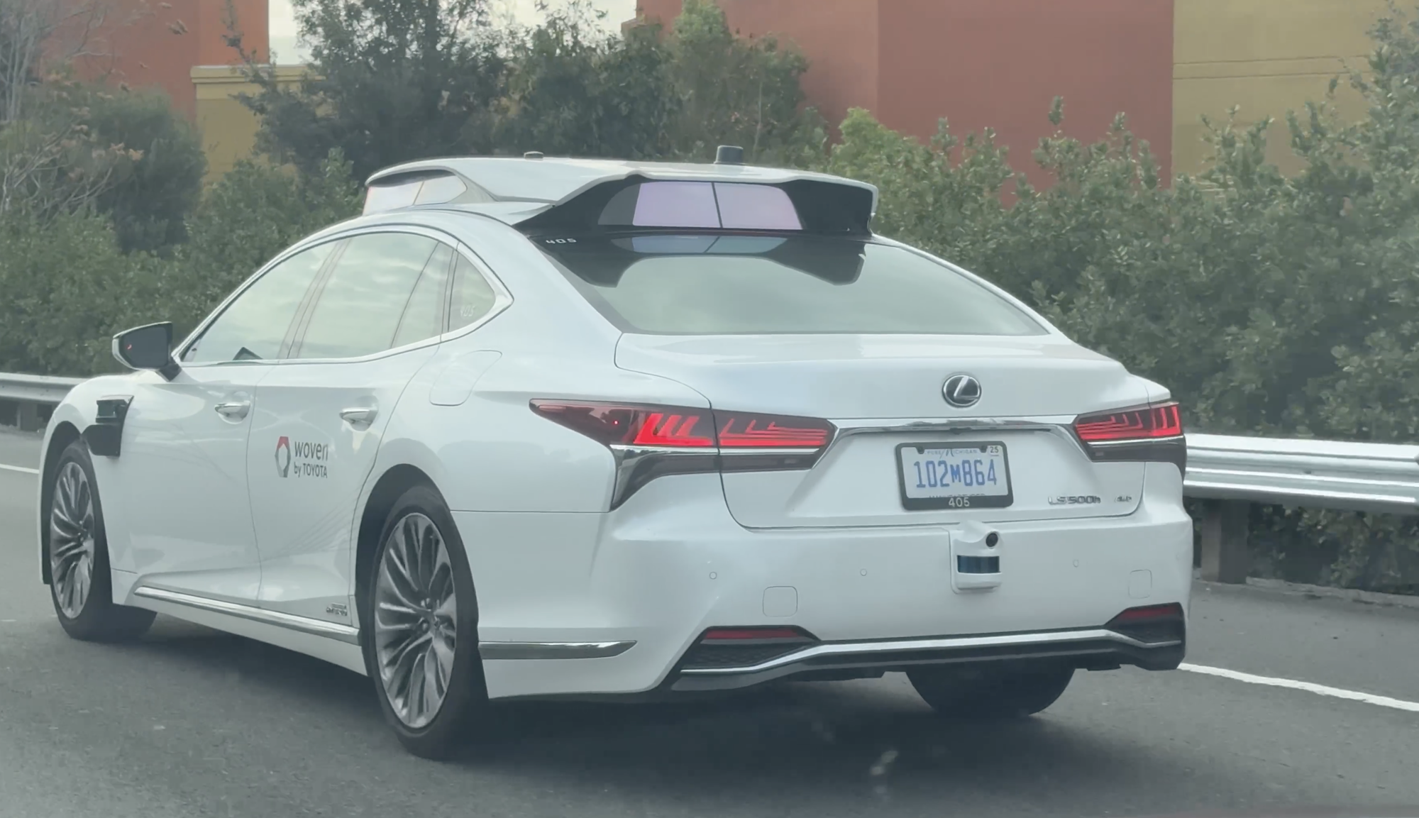 Woven Planet Fahrzeug auf dem HWY 101 gesichtet – Der letzte Führerscheinneuling…